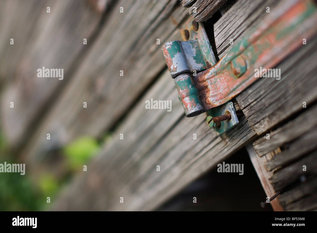 Shutter hinge hi-res stock photography and images - Alamy