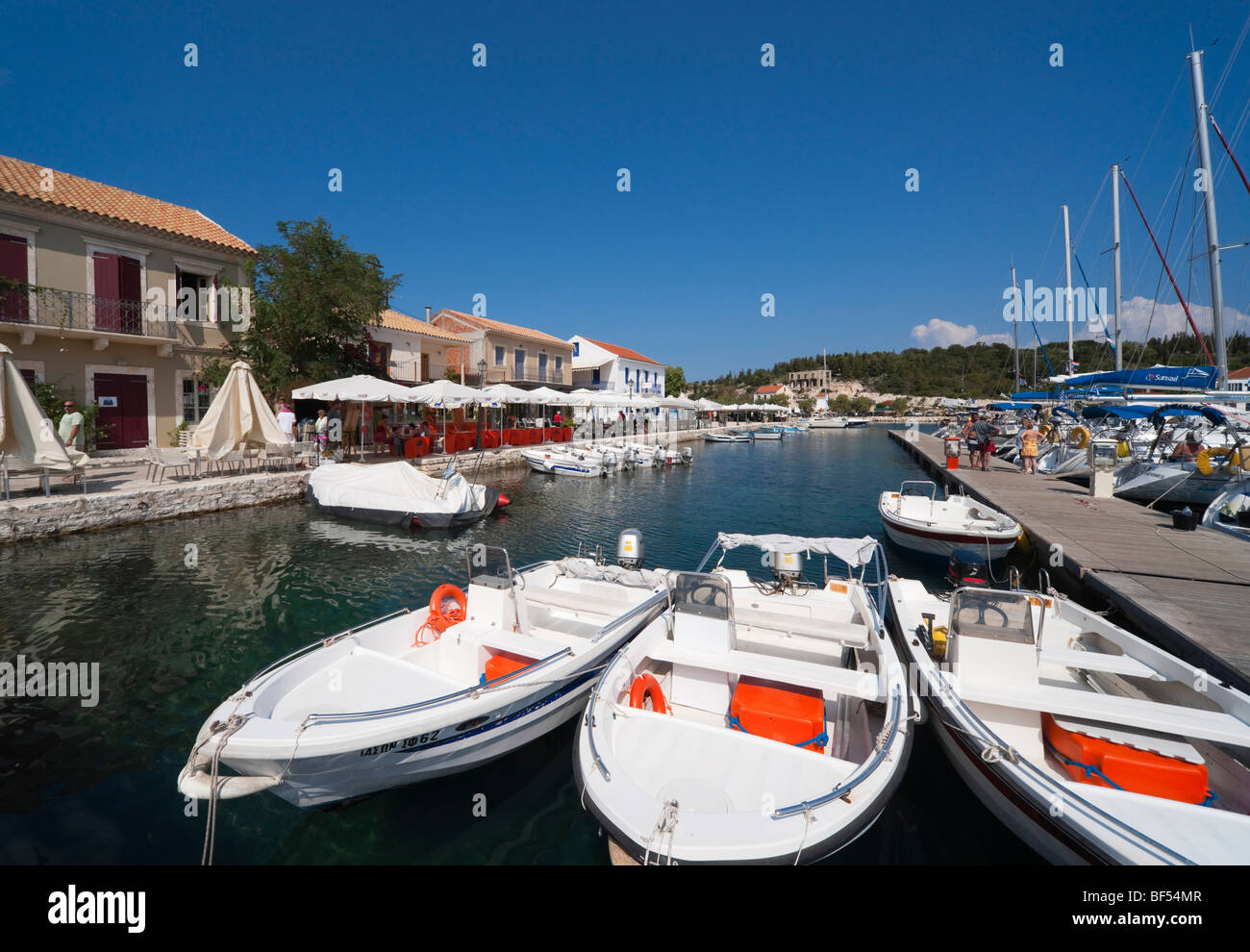 Fiskardo harbour kefalonia greece hi-res stock photography and images ...