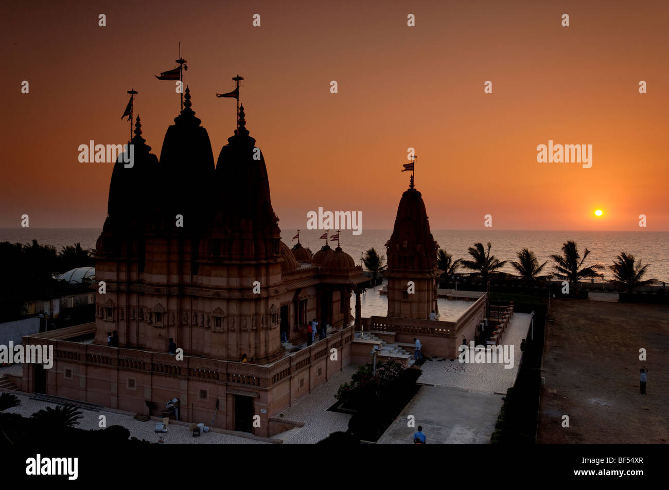 Sunset at the Swaminarayan Hindu temple Valsad Gujarat India Stock ...