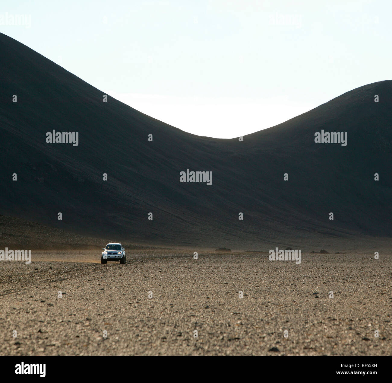 Jeep off roading in Central Highlands, Iceland Stock Photo - Alamy