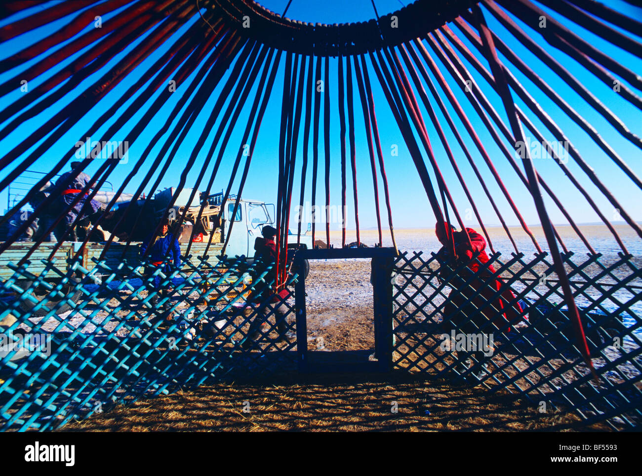Mongolian people building yurt in winter, Xilin Gol Grassland, Inner ...