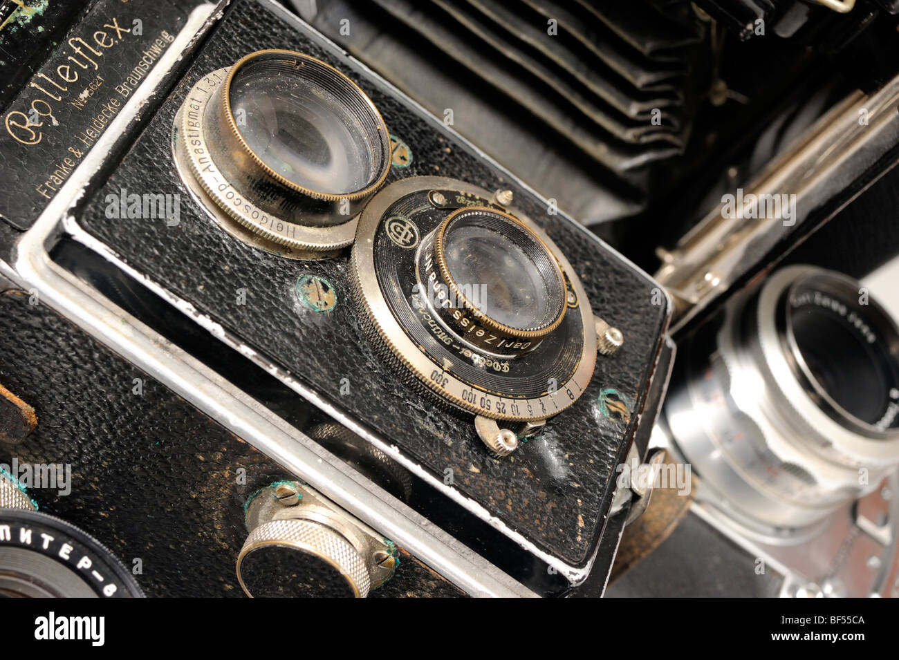 Collection of old cameras Stock Photo - Alamy