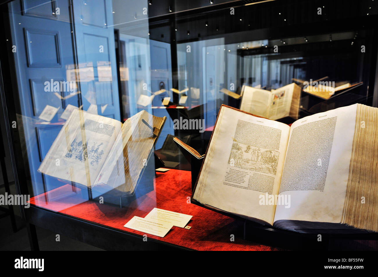 Bavarian State Library, first floor, exhibition in the Treasury, When ...