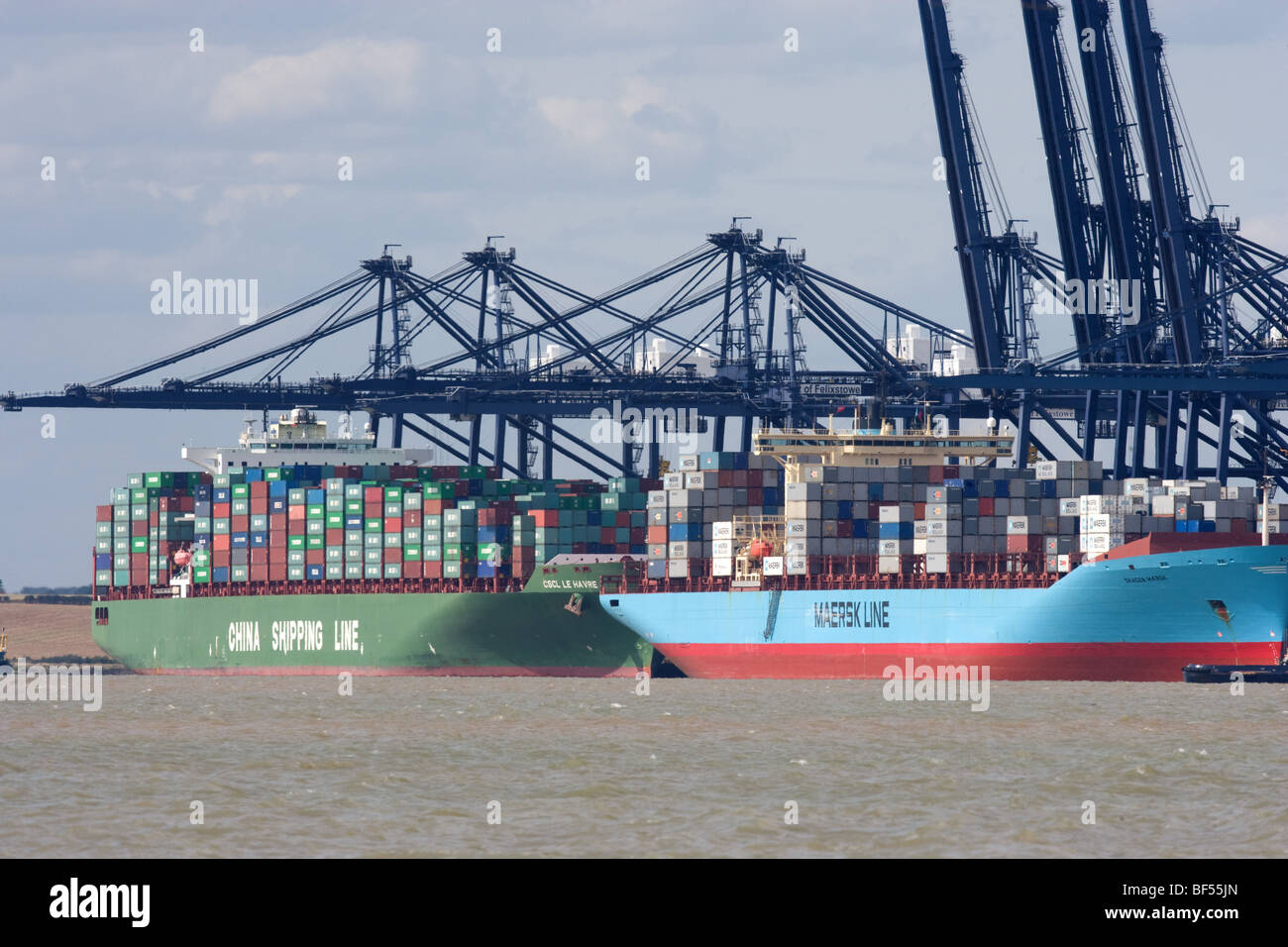 Shipping containers port of felixstowe hi-res stock photography and ...