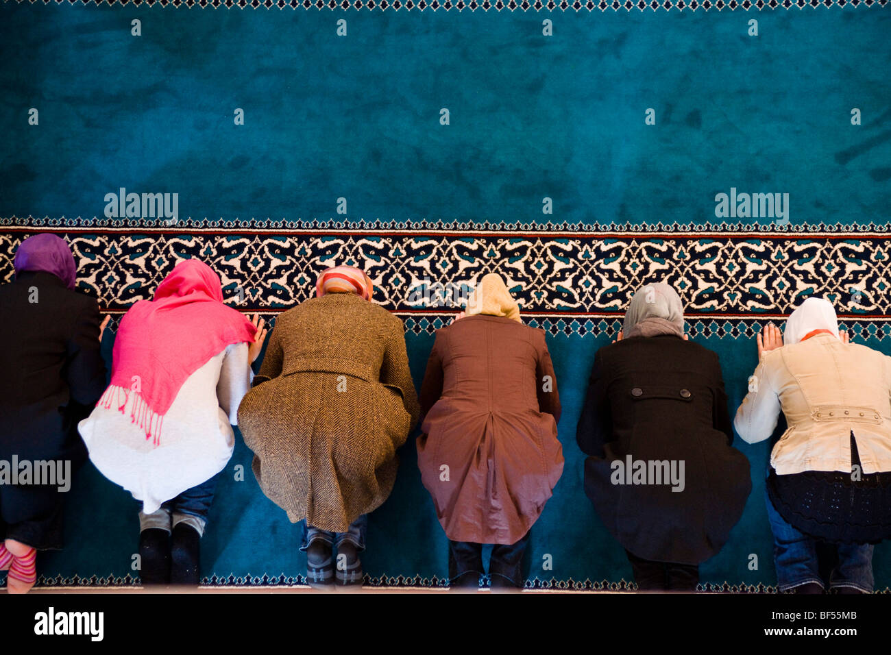 Muslim women at prayer in the Sehitlik Mosque in Berlin-Neukoelln ...