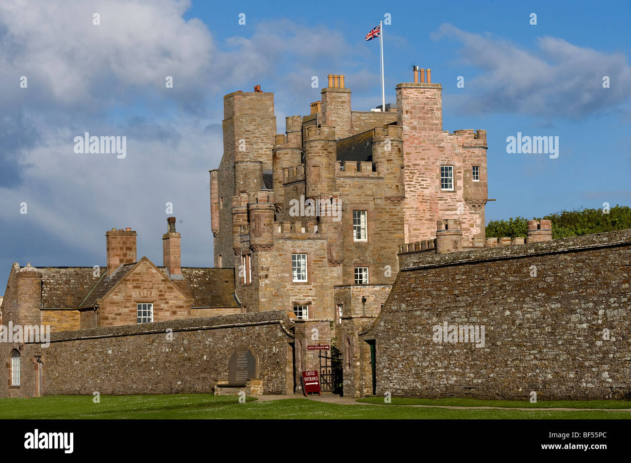 Castle of mey caithness hi-res stock photography and images - Alamy