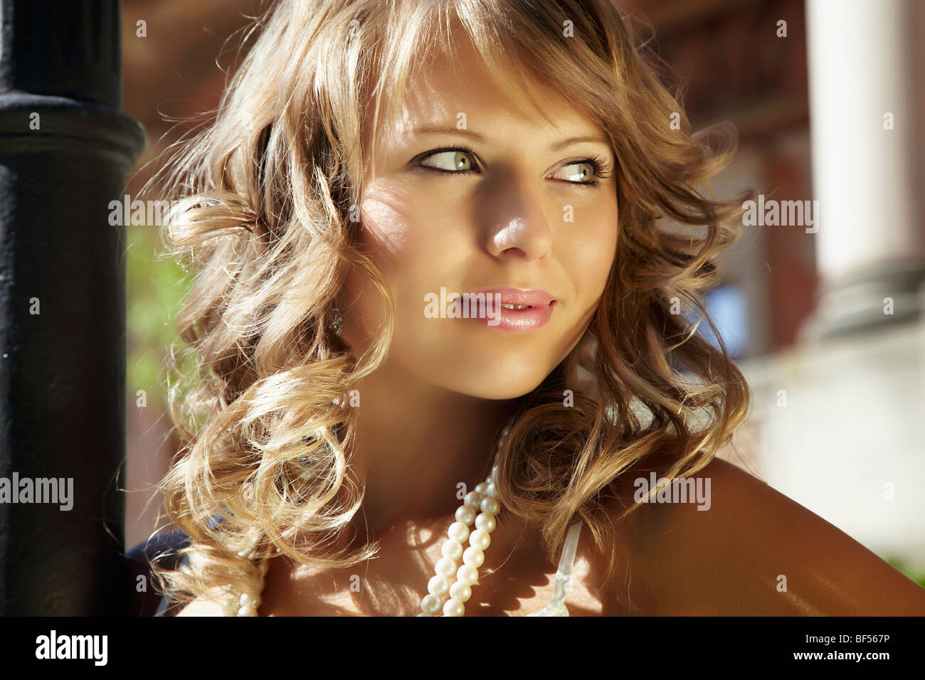 Averted faces hi-res stock photography and images - Alamy