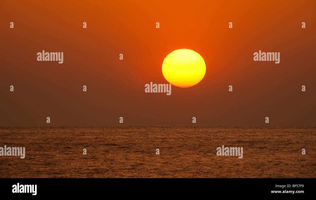 Big sun hi-res stock photography and images - Alamy