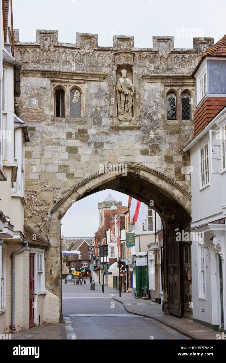 High street salisbury uk hi-res stock photography and images - Alamy