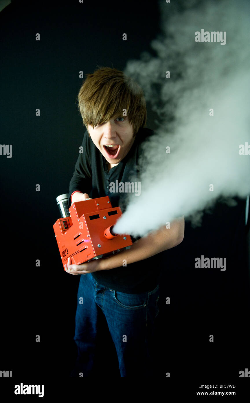 Fog machine hi-res stock photography and images - Alamy