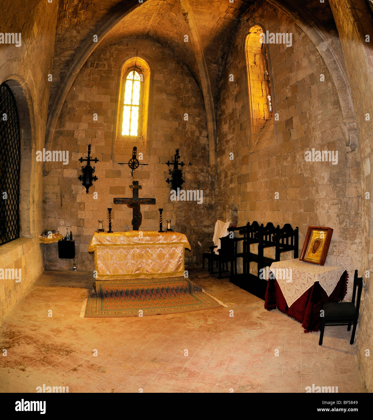 Altar in greek orthodox church hi-res stock photography and images - Alamy