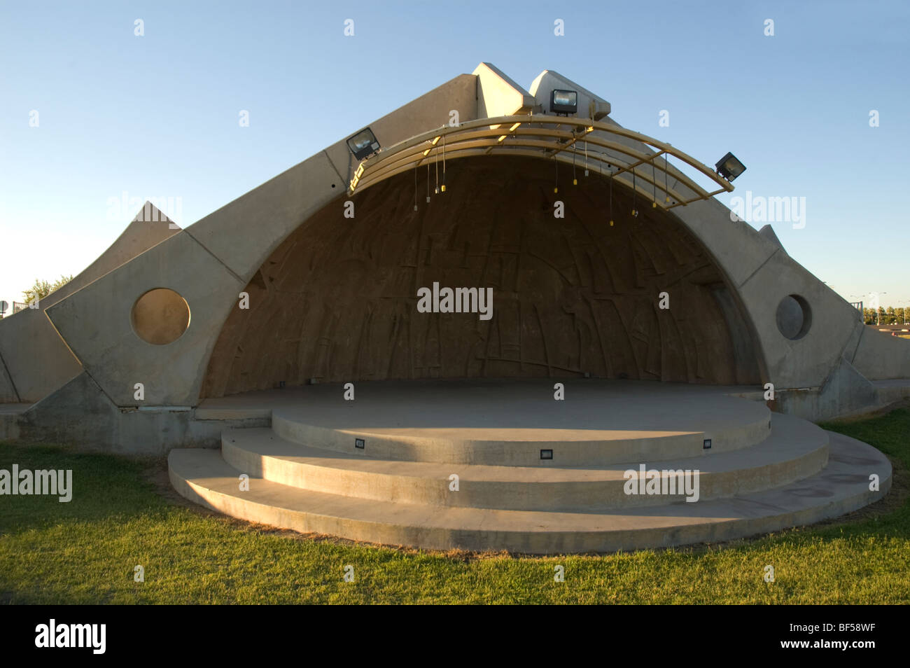 The Glendale Community College Amphitheater, designed by Paolo Soleri ...