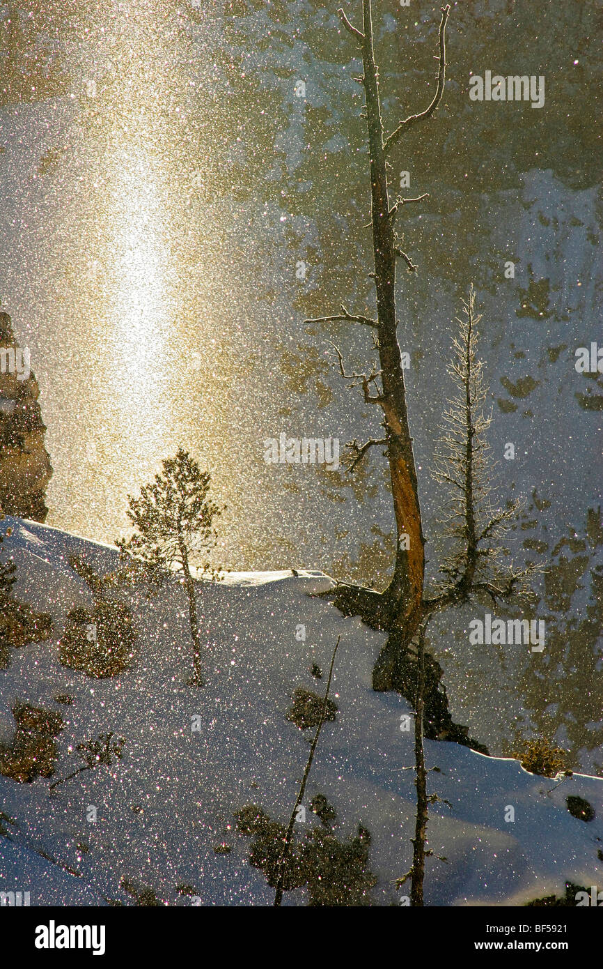 Sun pillar (glowing column caused by sun reflecting off steam & spray ...