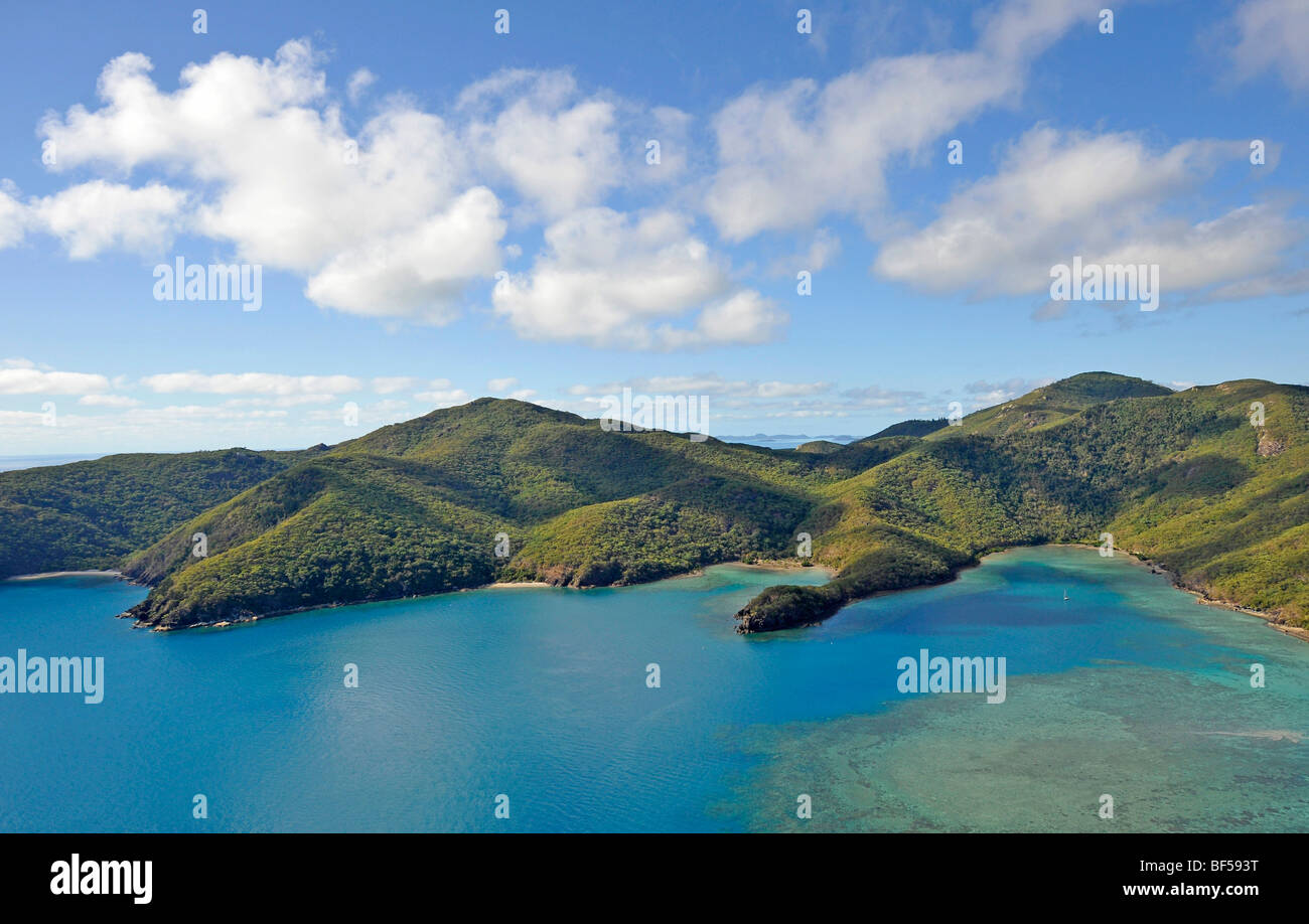 Aerial view of Mantaray Bay, Hook Island, Whitsunday Islands National ...