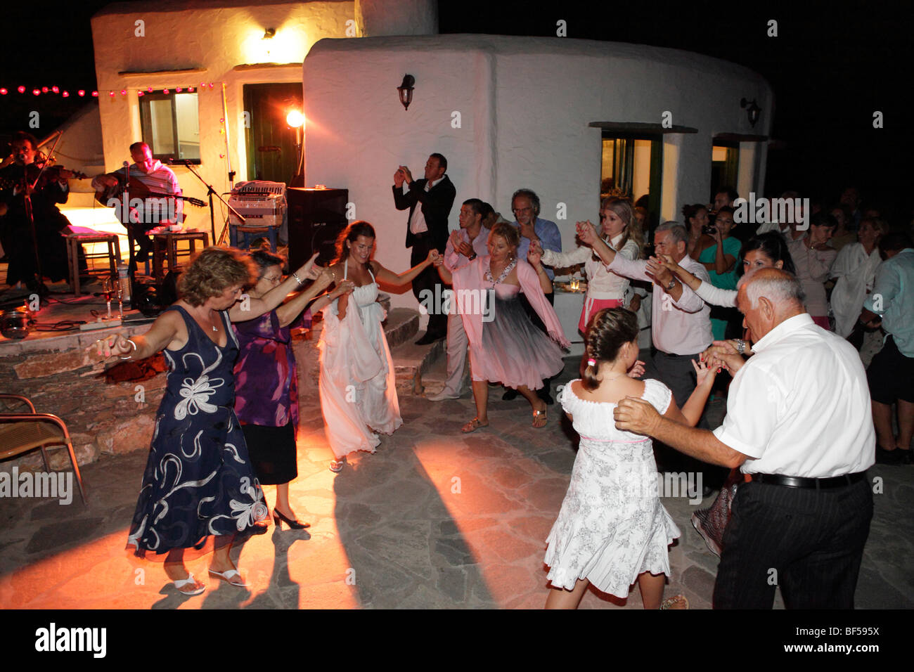 Women dancing at a wedding hi-res stock photography and images - Alamy