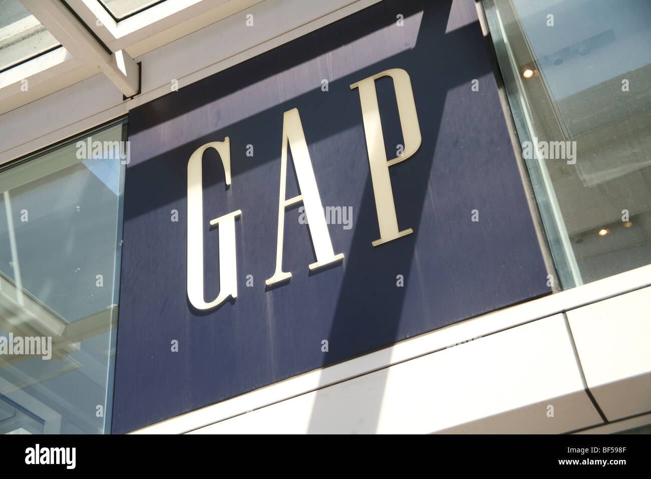 Gap logo sign hi-res stock photography and images - Alamy