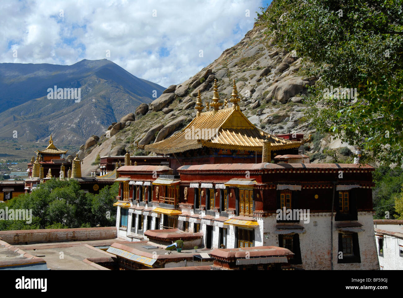 Sera Monastery, temple with a golden roof, Gelug School, Gelugpa ...