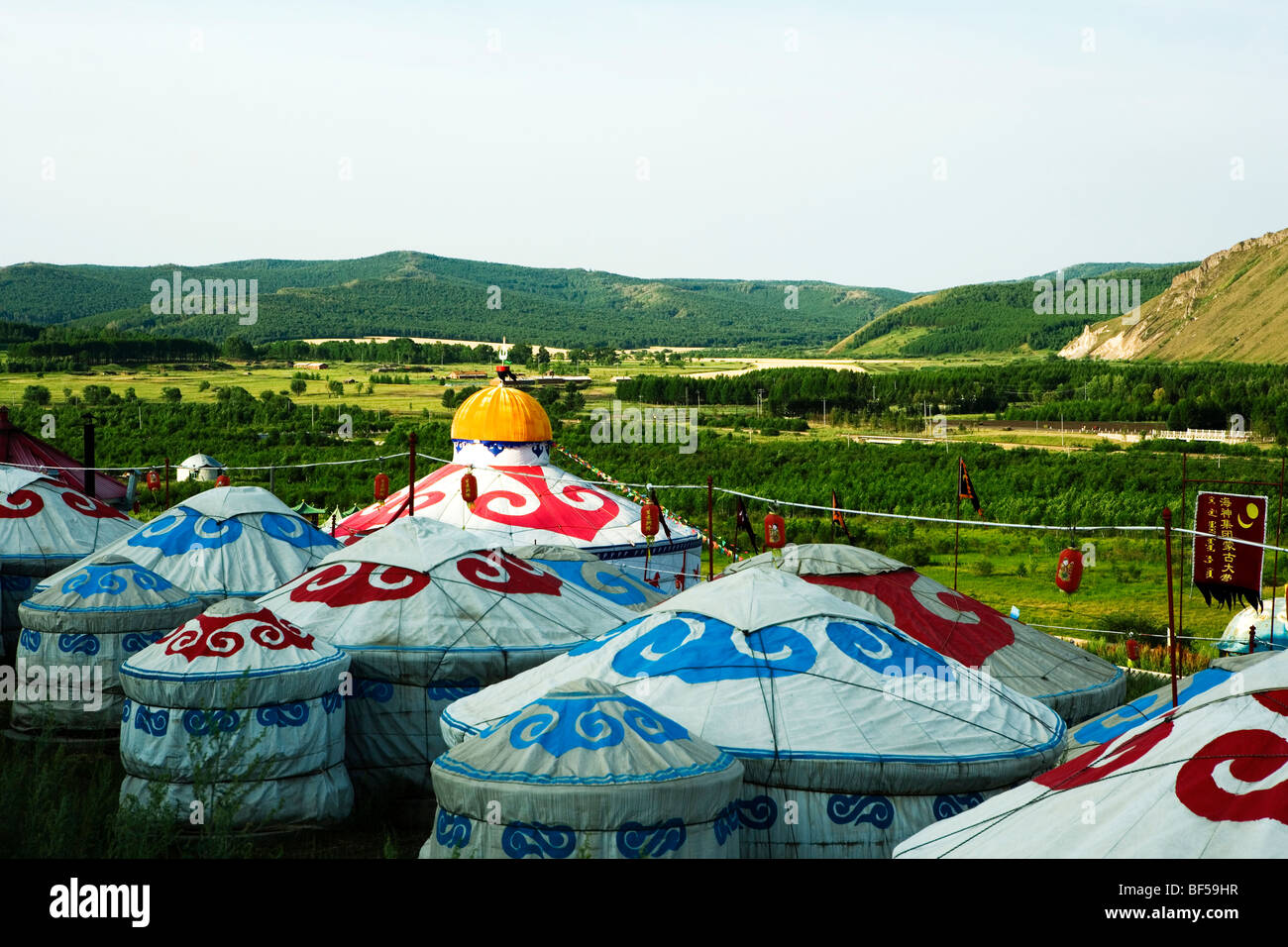 Yurts in Xilamuren Grassland, Da'erhanmaoming'anlianhe Banner, Baotou ...
