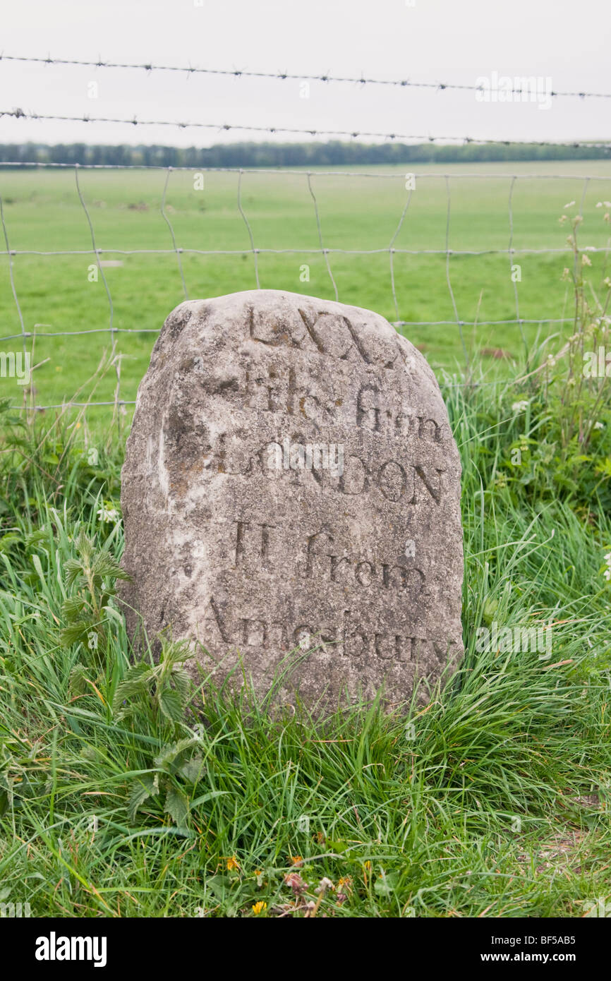 Mile stone showing London and Amesbury, located near Stonehenge Stock ...