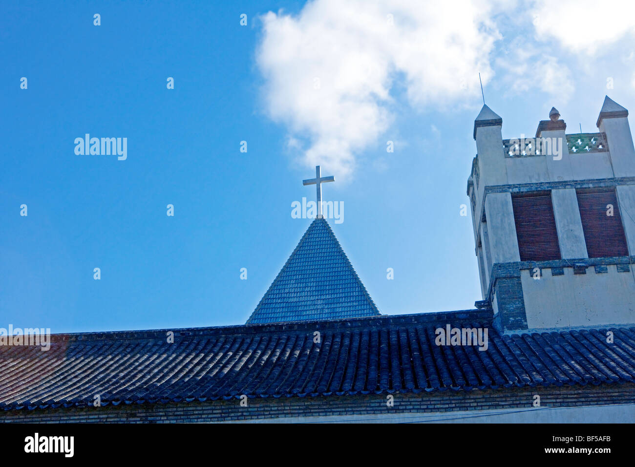 Christian cross roof china hi-res stock photography and images - Alamy
