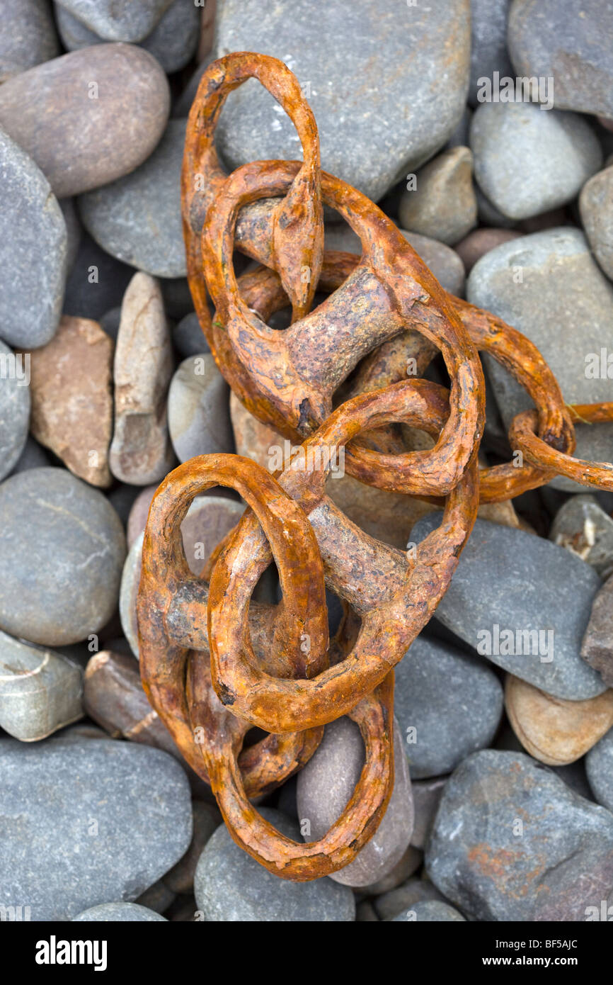 Rusty chains hi-res stock photography and images - Alamy