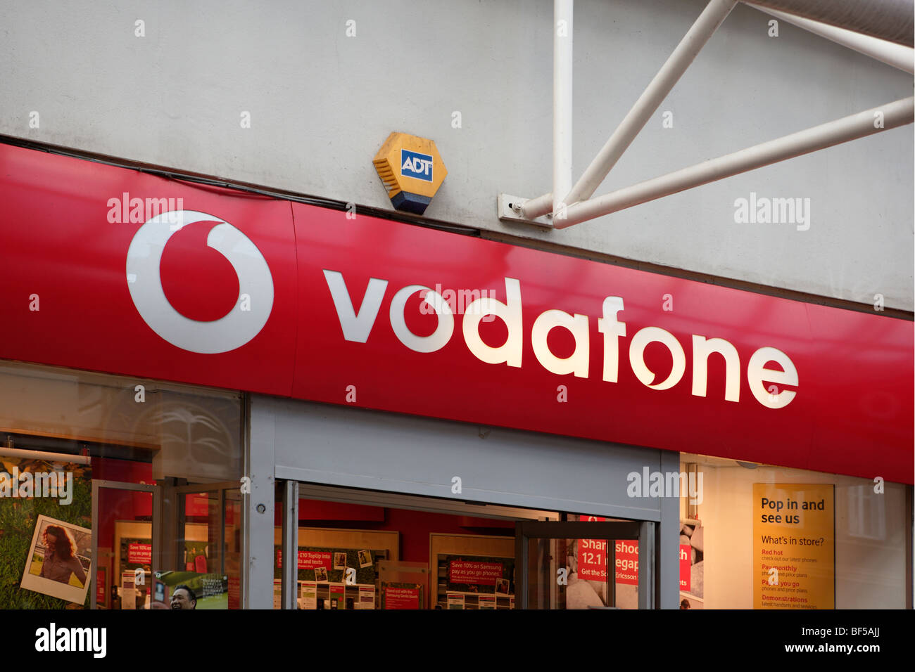 Vodafone Logo High Resolution Stock Photography and Images - Alamy