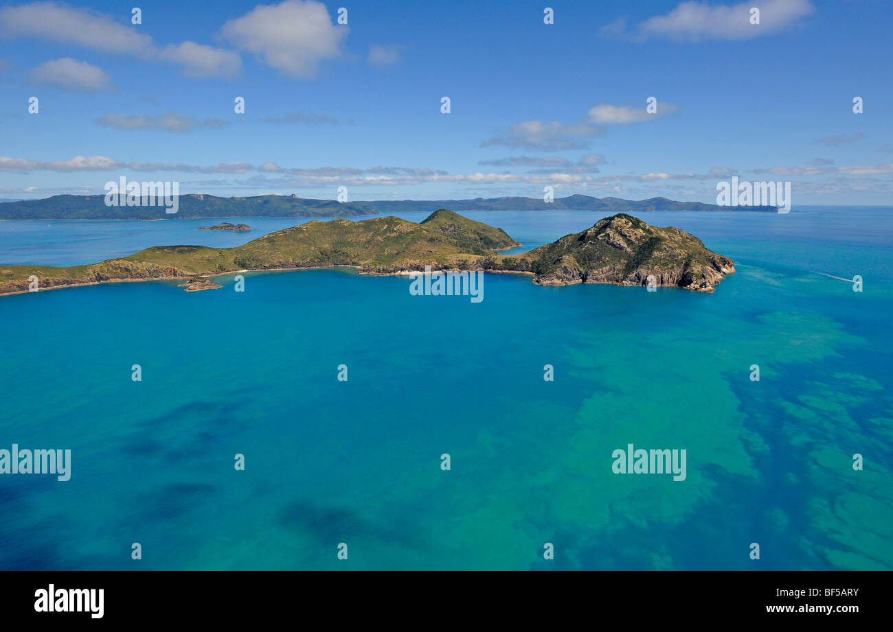 Aerial view of Border Island, Whitsunday Islands National Park ...