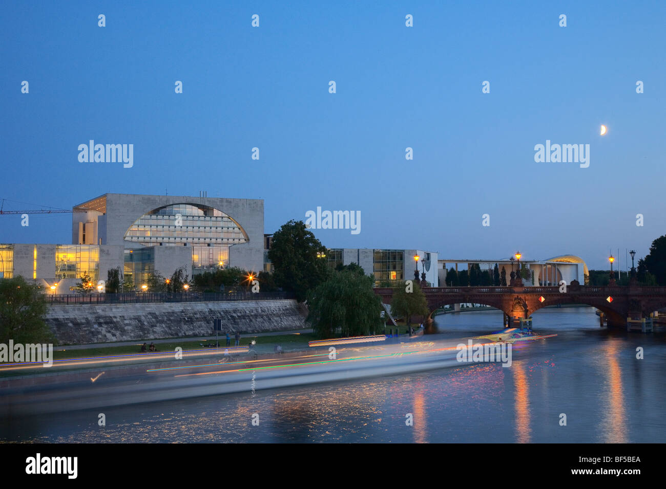 The moltke bridge and the chancellery hi-res stock photography and ...