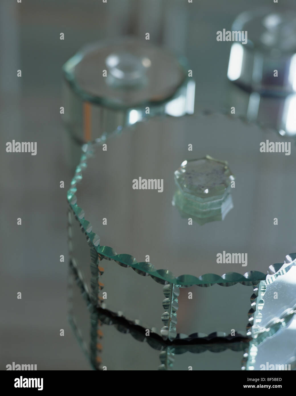 Mirrored box hi-res stock photography and images - Alamy