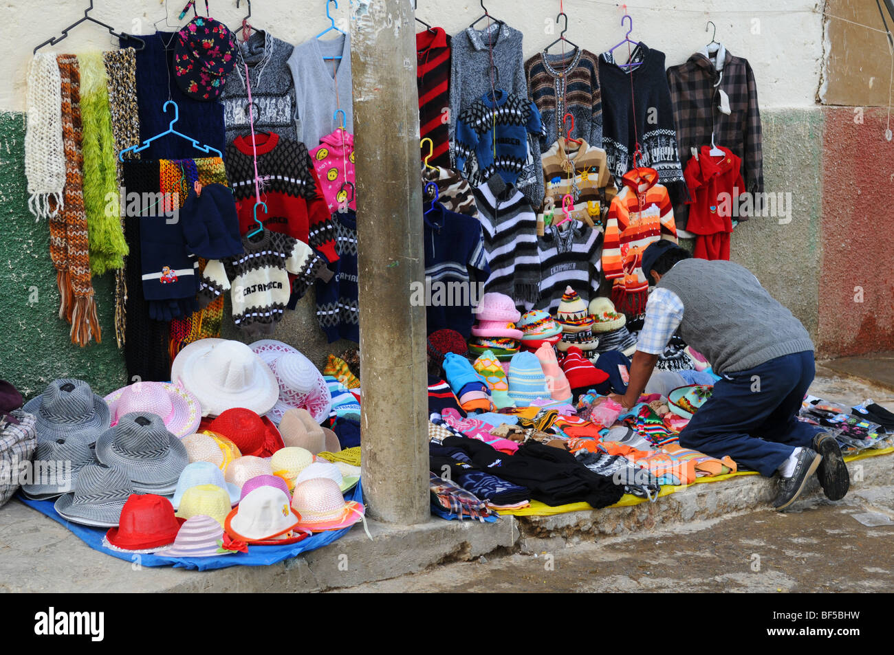 Peruvian street vendor hi-res stock photography and images - Alamy