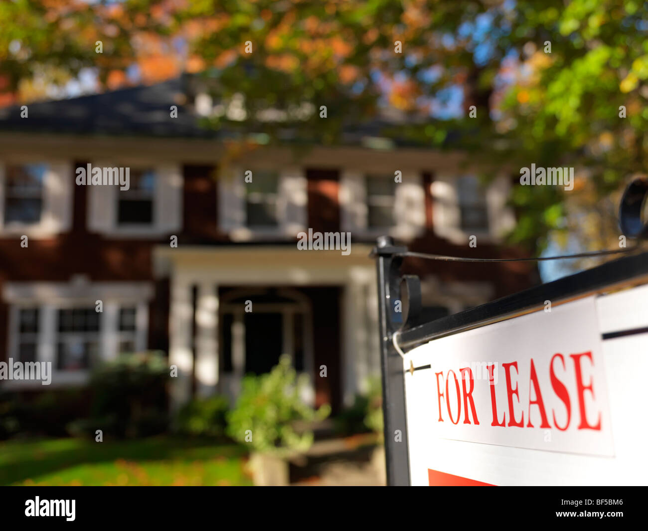 For rent sign front house hi-res stock photography and images - Alamy
