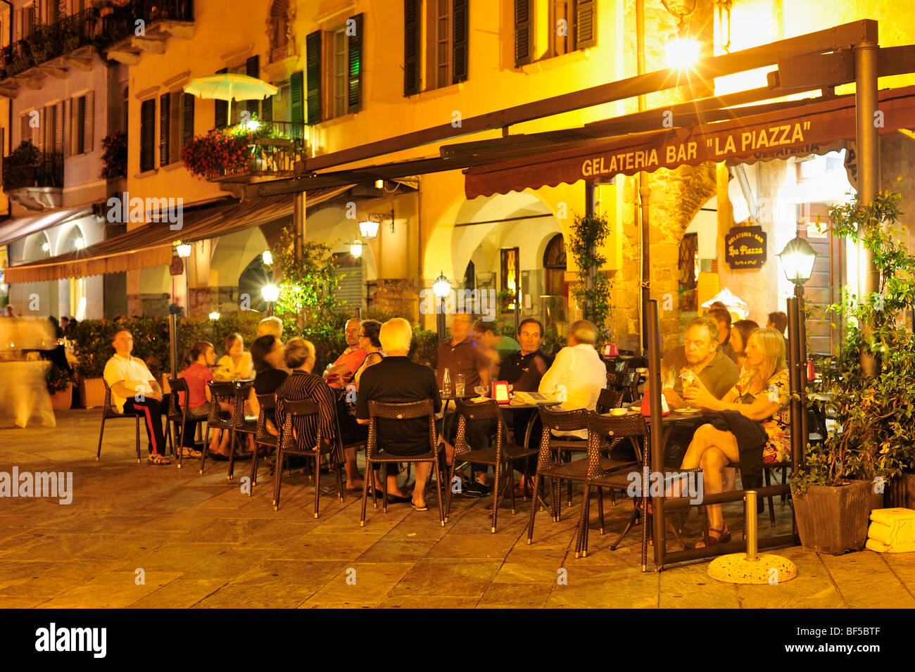 Lago Restaurant High Resolution Stock Photography and Images - Alamy