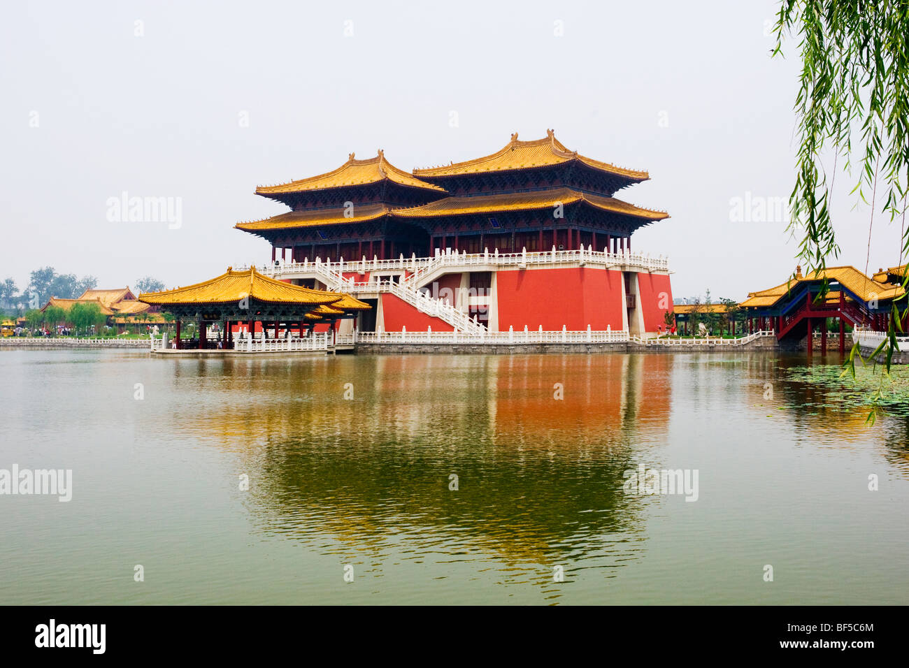 Reproduction of Song Dynasty architecture in Millennium City Park ...