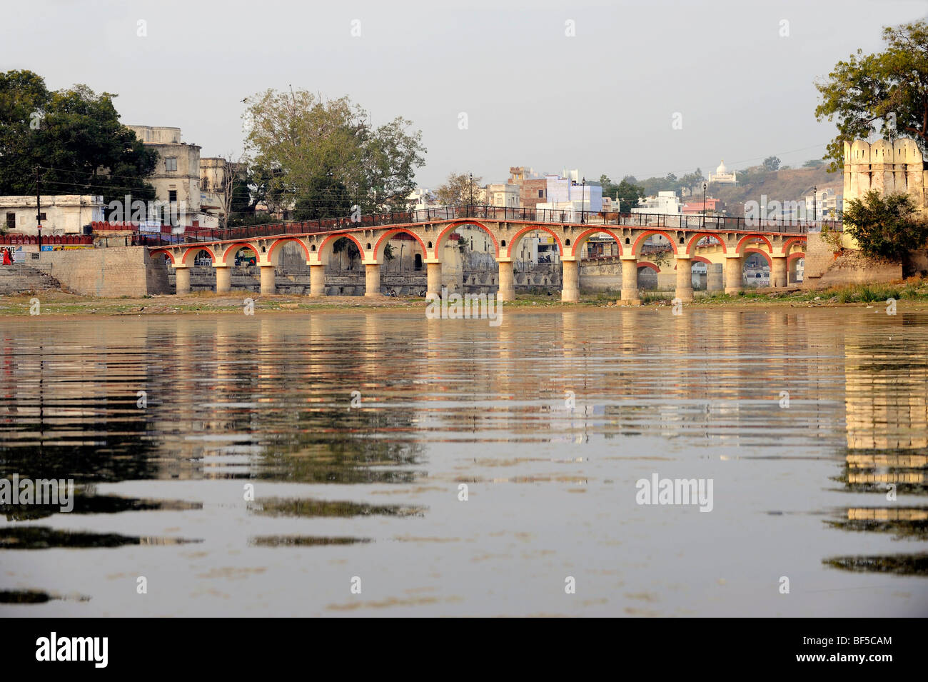 Bridge over lake pichola udaipur hi-res stock photography and images ...