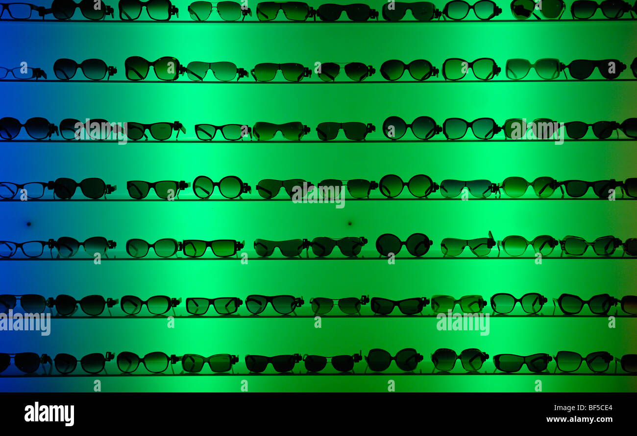 Opticians shop front hi-res stock photography and images - Alamy