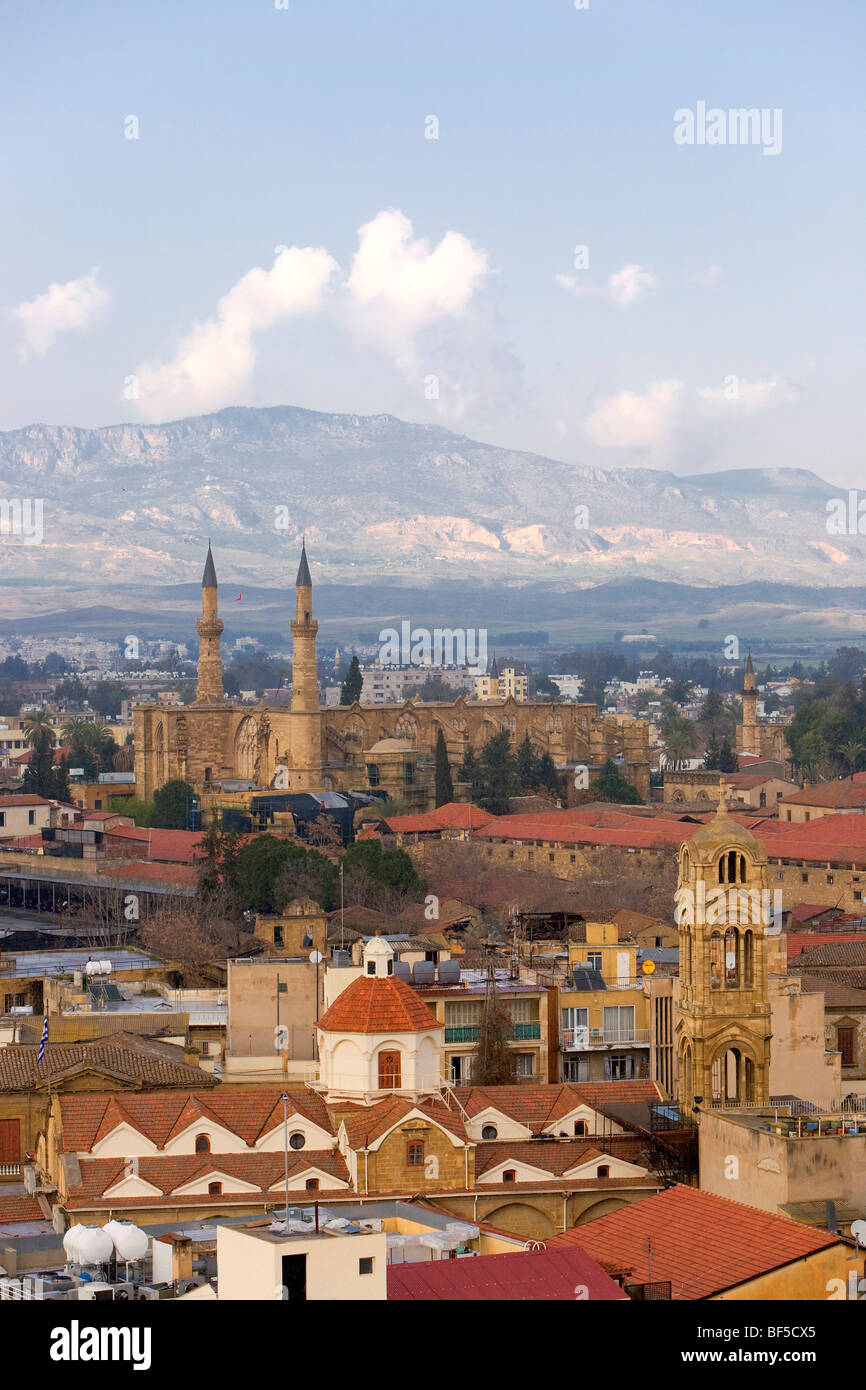 Mosque side view hi-res stock photography and images - Alamy