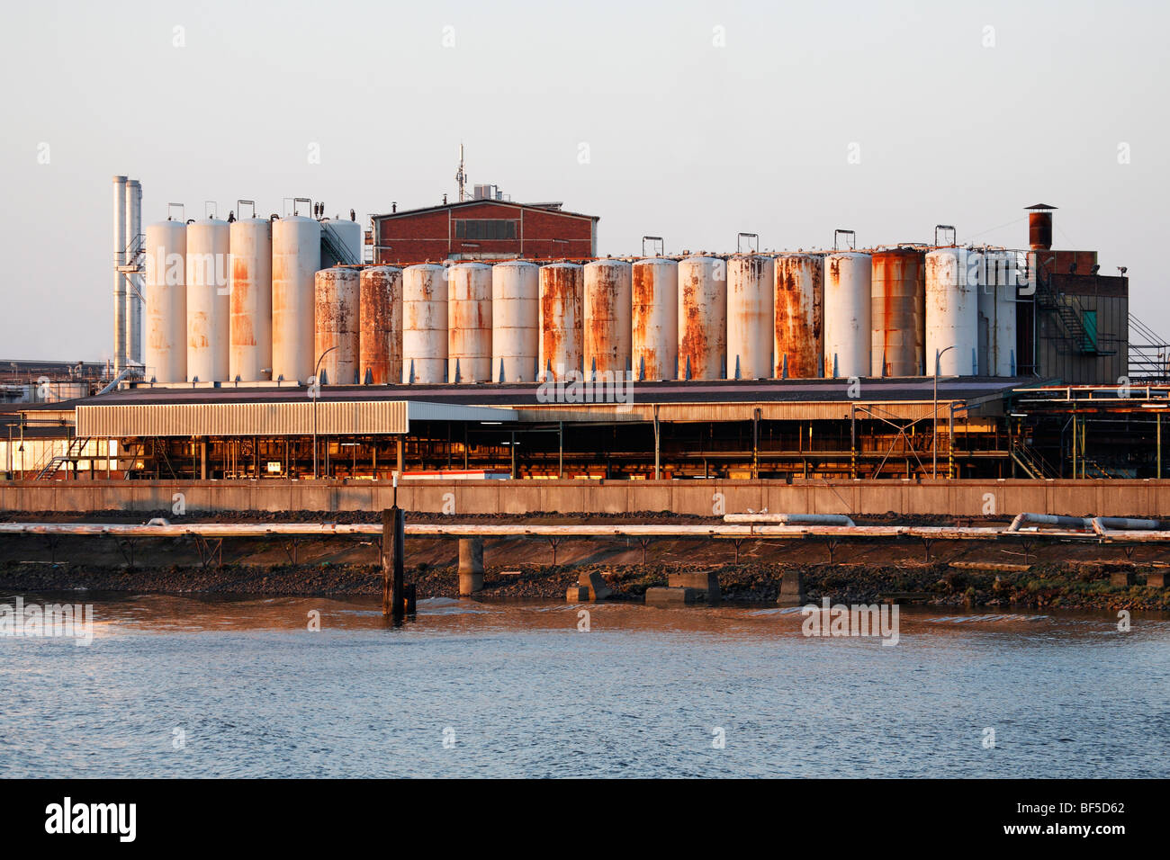 Europa oil tanks europa oil tanks hi-res stock photography and images ...
