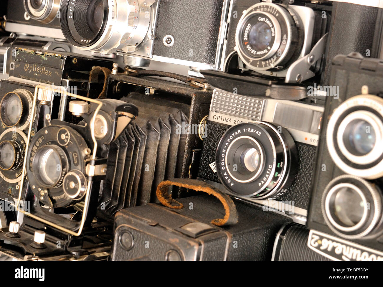 Collection of old cameras Stock Photo - Alamy