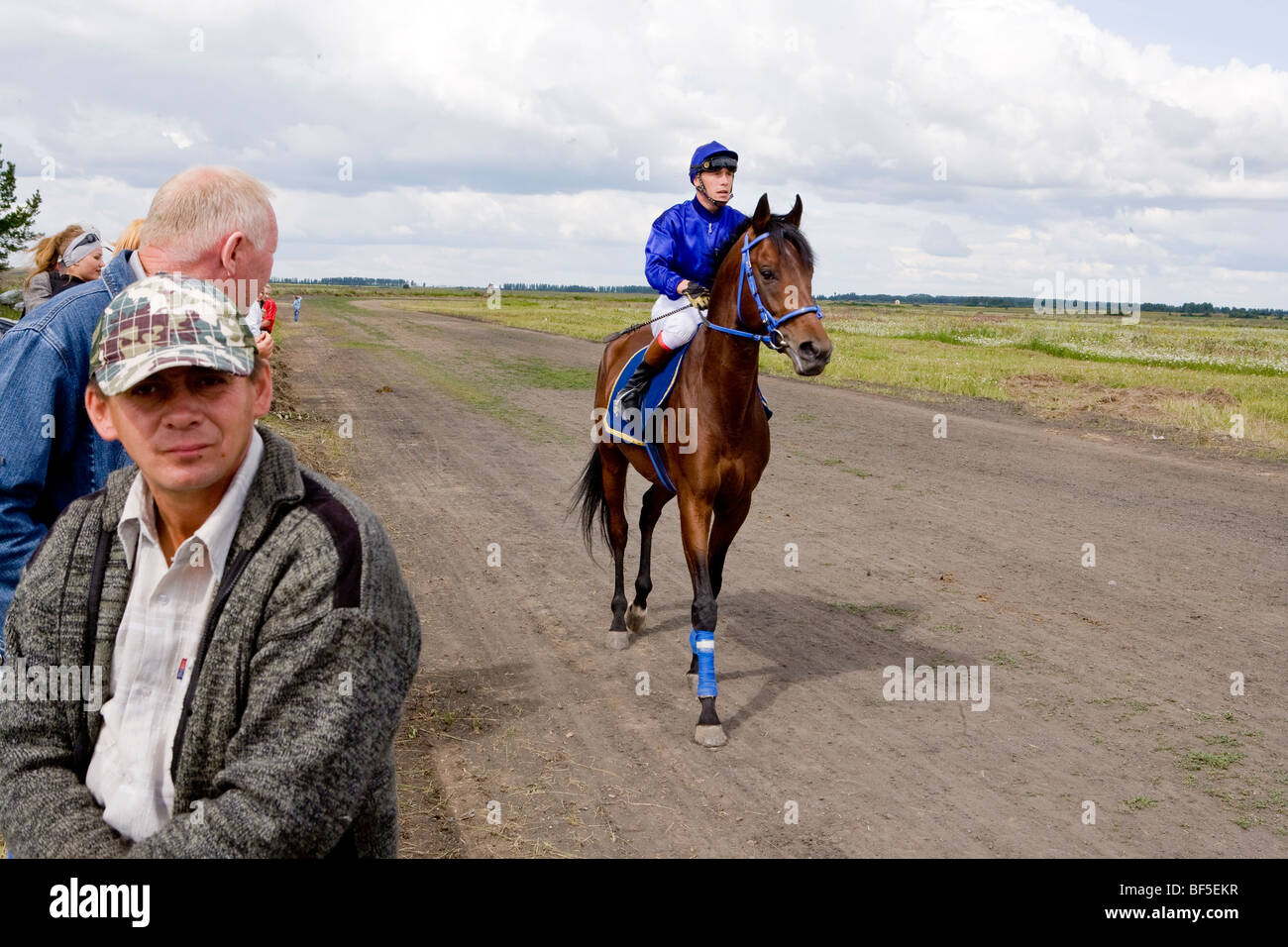 Spectator horse racing hi-res stock photography and images - Alamy