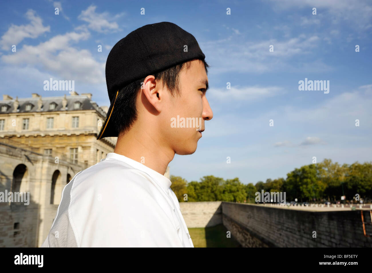 Chinese man profile hi-res stock photography and images - Alamy