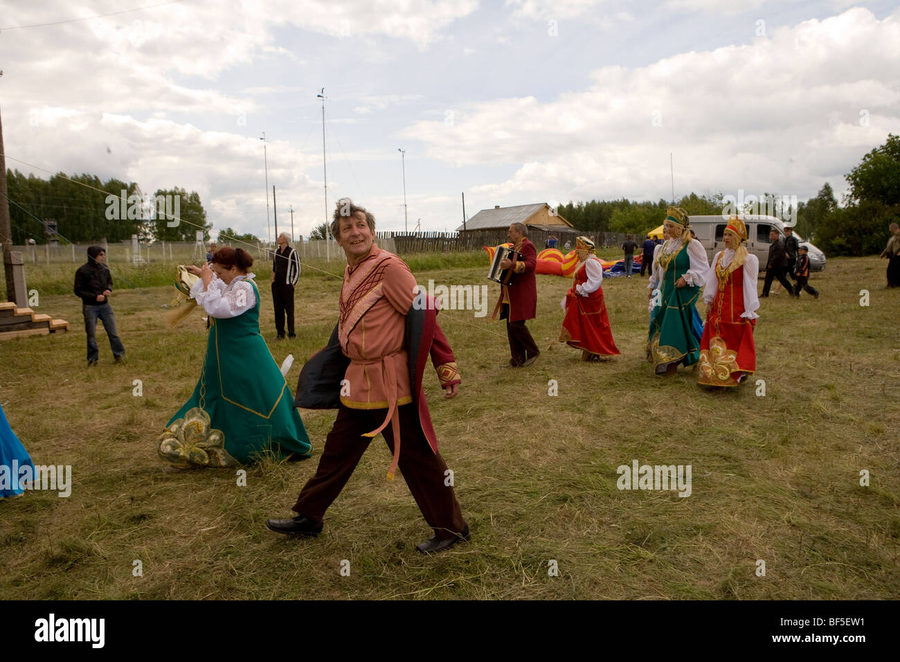 traditional russian dancers urals Stock Photo - Alamy