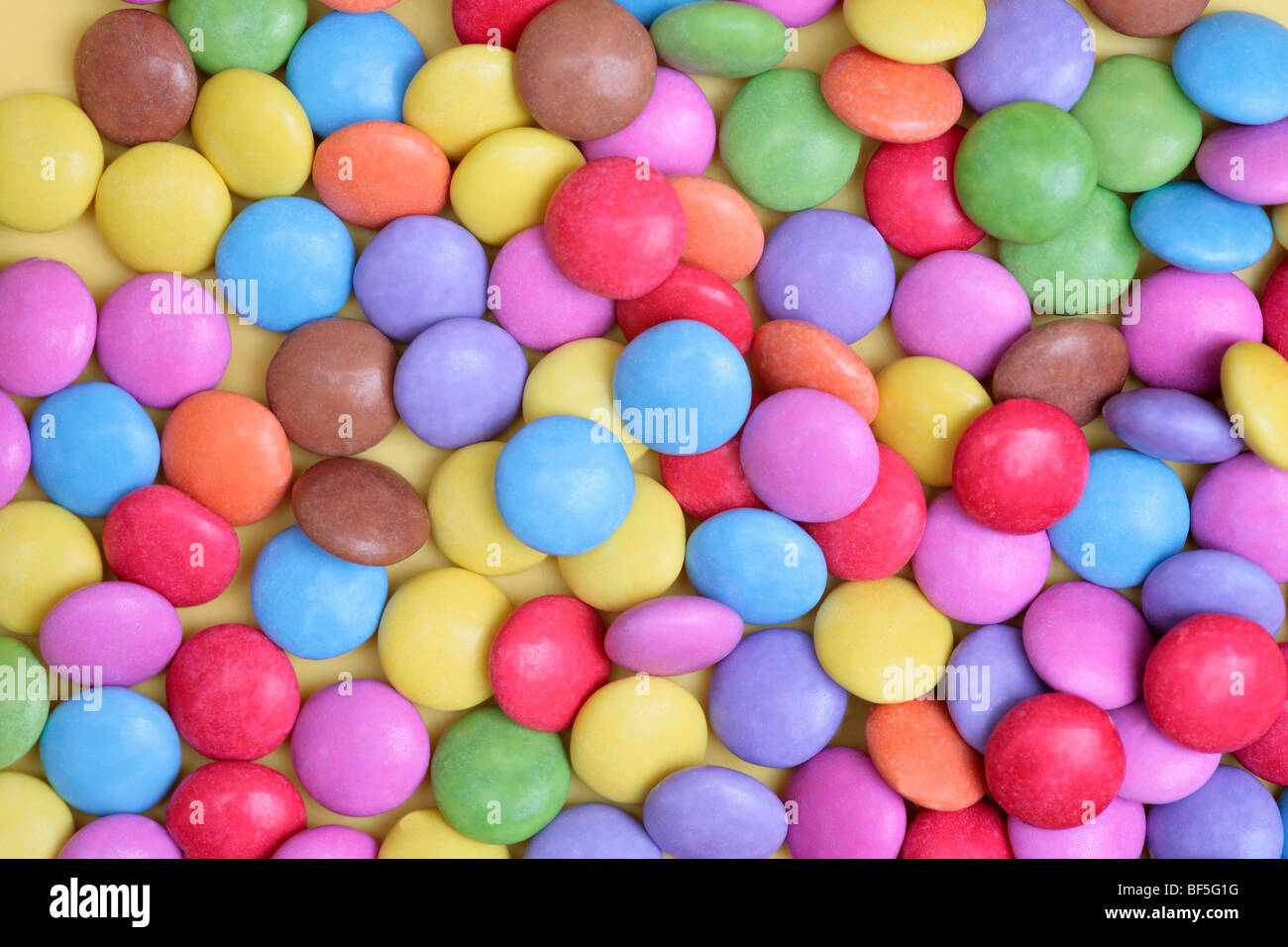 Round coloured sweets hi-res stock photography and images - Alamy