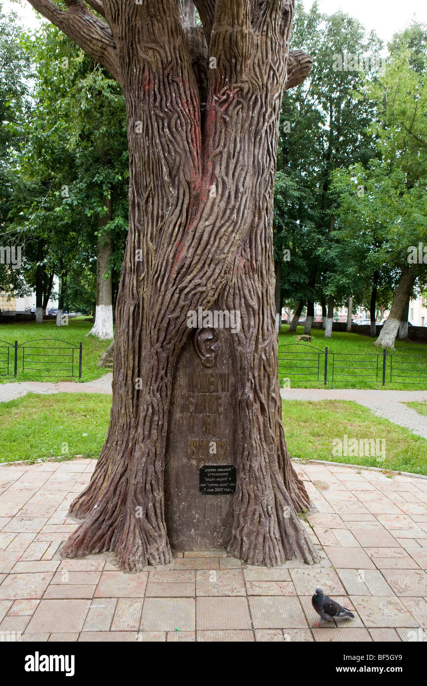 Russian listening hi-res stock photography and images - Alamy