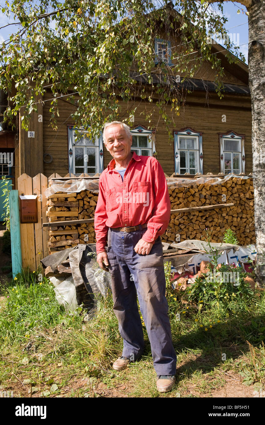 Kirov russia dacha scenes agriculture Stock Photo - Alamy