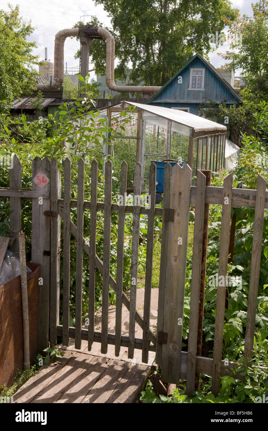 Dacha gate hi-res stock photography and images - Alamy