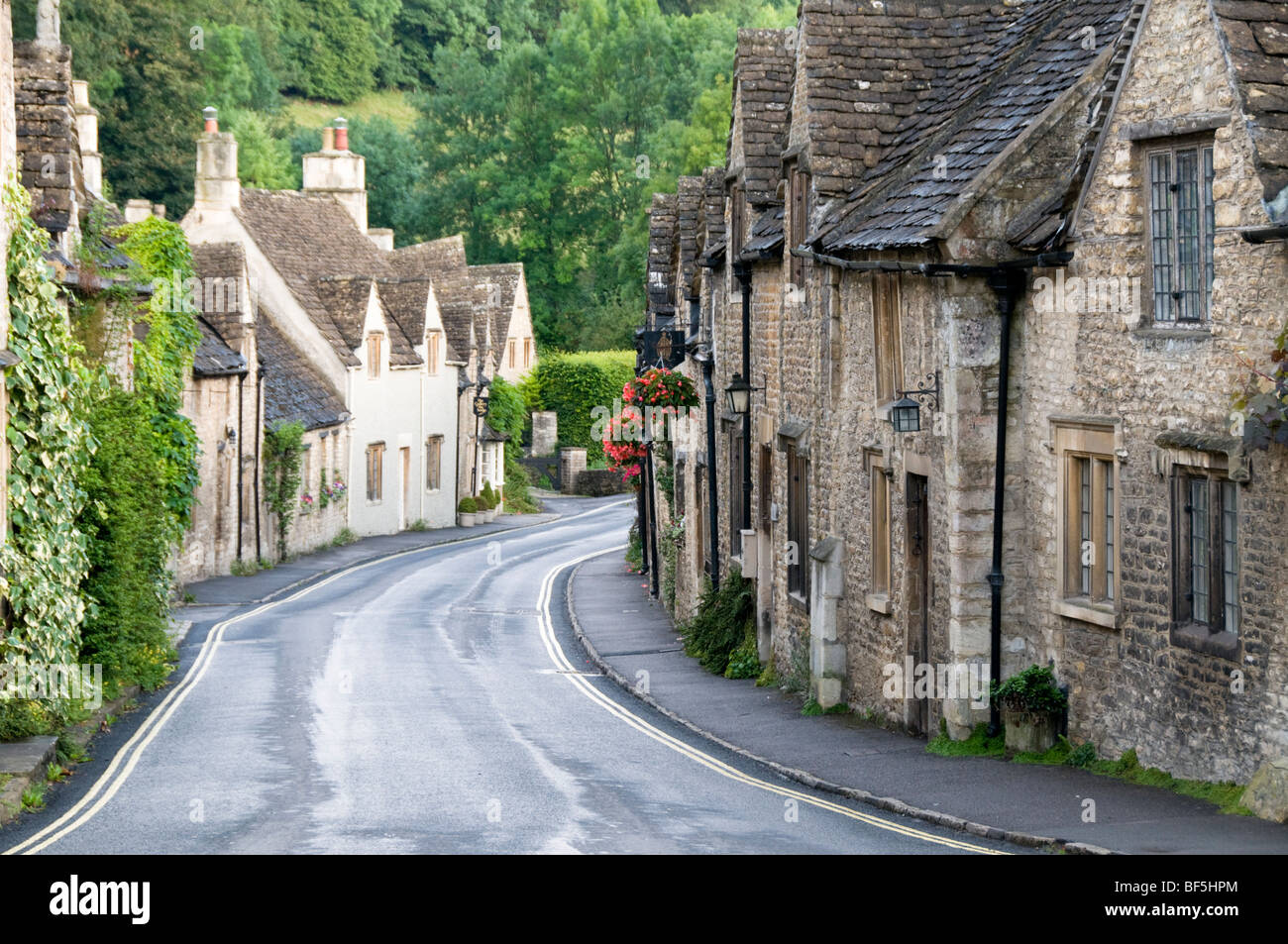 Old stone cottage hi-res stock photography and images - Alamy