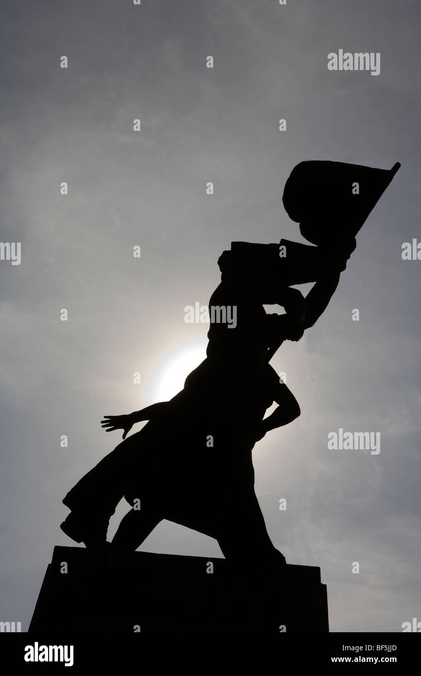 Dark statue hi-res stock photography and images - Alamy