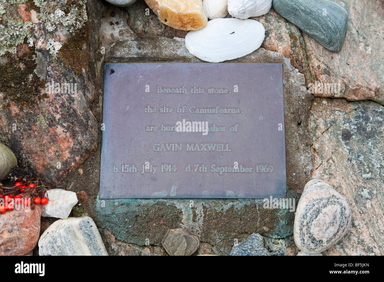 Plaque on Gavin Maxwell memorial at site of Camusfearna Stock Photo - Alamy
