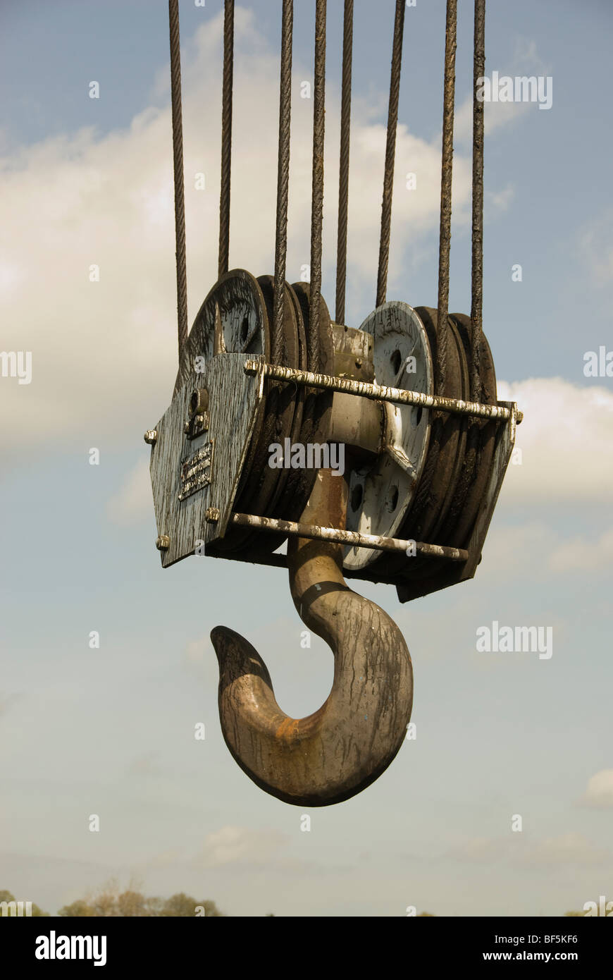 Crane pulleys hi-res stock photography and images - Alamy