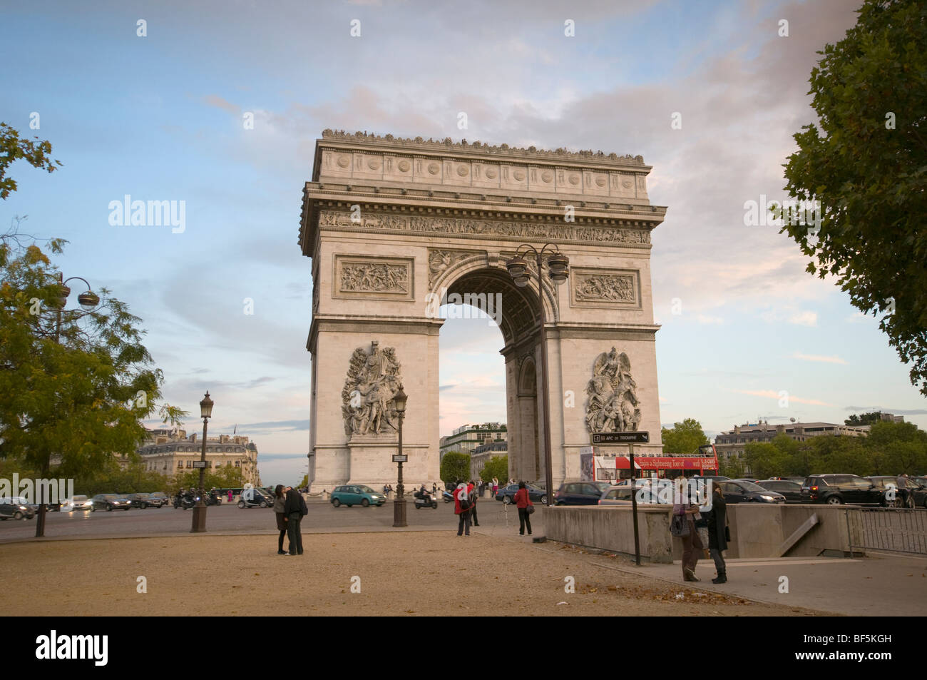 Arc de Triomphe on the Champs-Élysées in Paris on a warm autumn evening ...